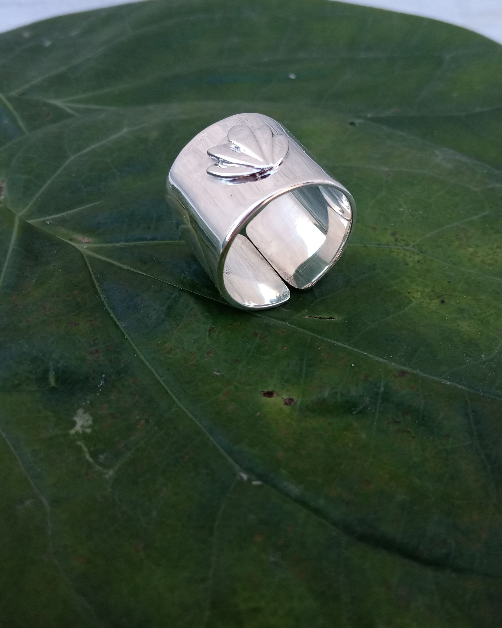 Small lotus band ring by Zectangle | The Secret Label