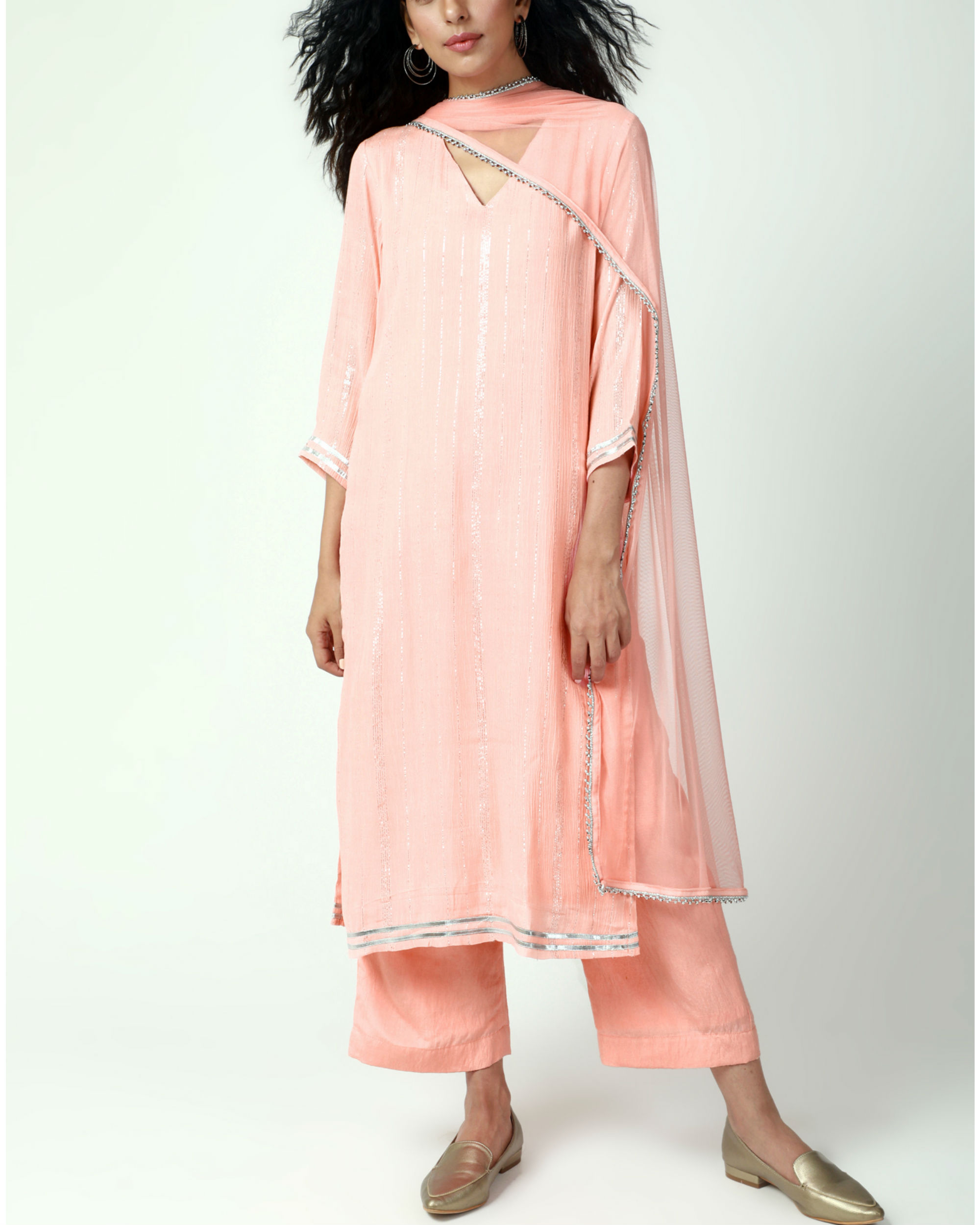 Peach slit kurta set with dupatta by trueBrowns | The Secret Label