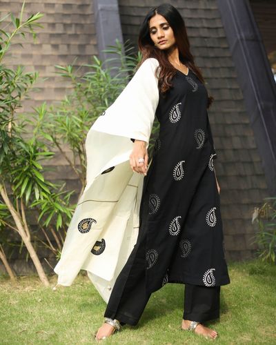 Black block print kora suit set - set of three by Shreetatvam | The ...