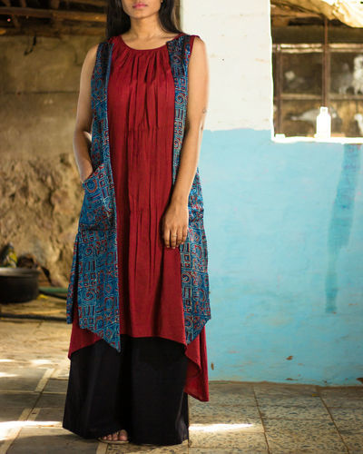 Maroon tunic with navy jacket by Alterego | The Secret Label