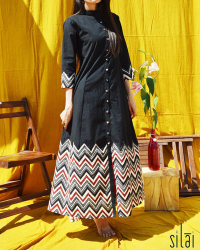 Black kalidaar with zigzag border by Silai | The Secret Label