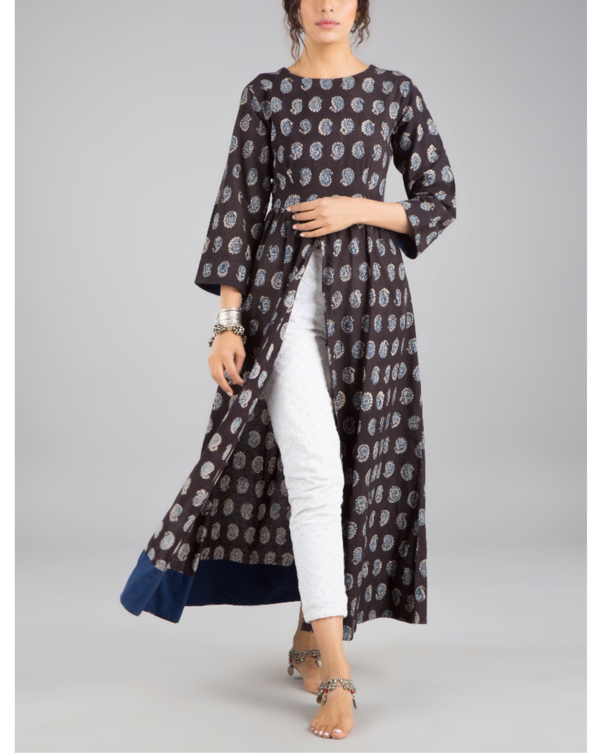 Black amara split tunic by Vasstram | The Secret Label
