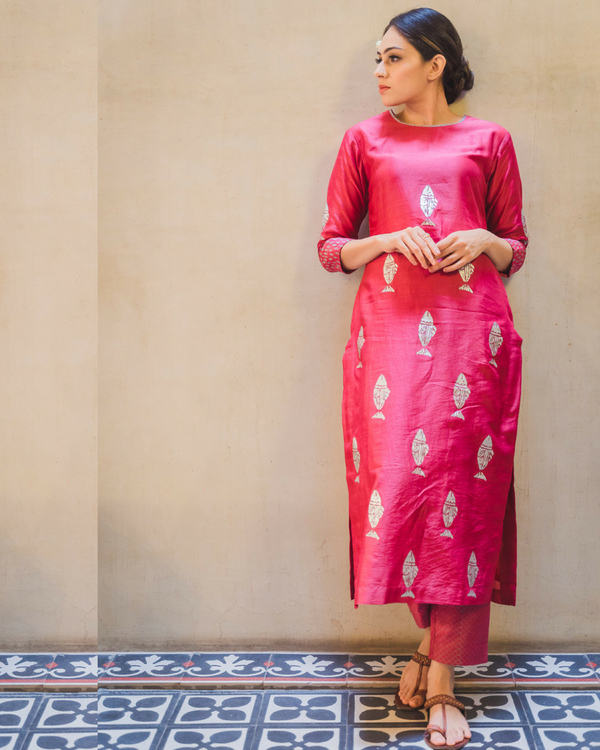Pink fish print kurta set with dupatta by Purple Panchi | The Secret Label