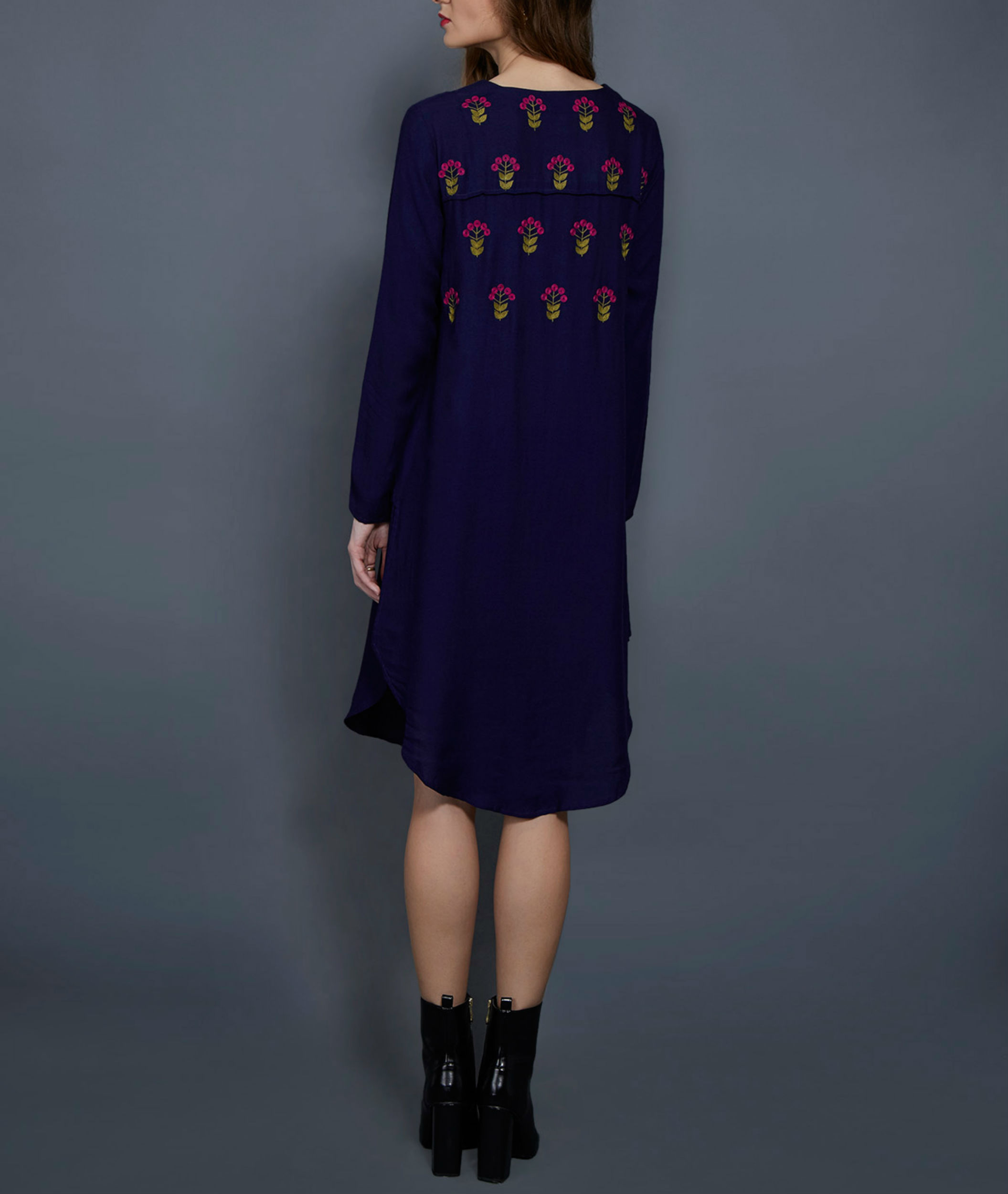 Navy blue embroidered tunic by Ritu Jain Singh | The Secret Label
