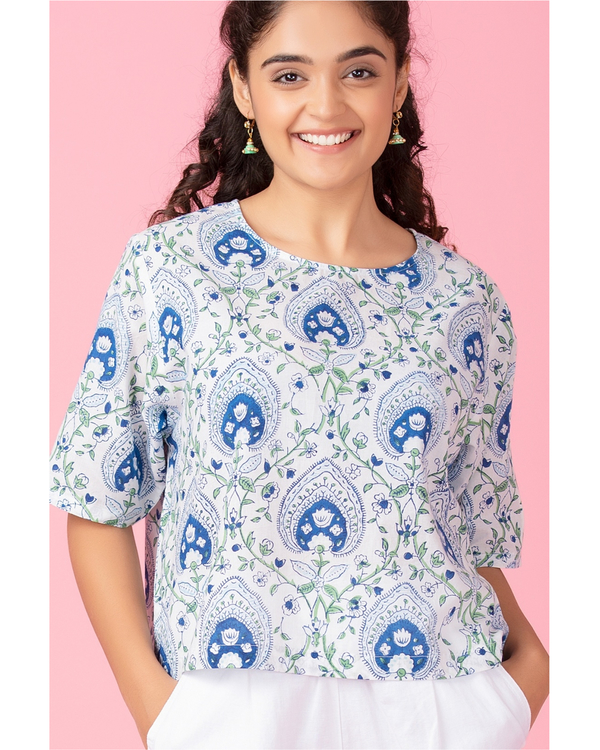 Blue and white floral printed crop top by Twirl Studio | The Secret Label Blue and white floral printed crop top by Twirl Studio | The Secret Label
