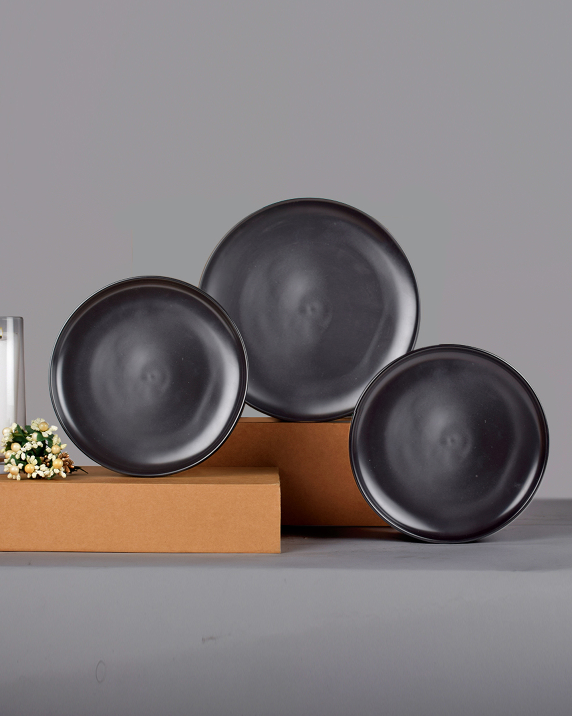 Black minimalist plate- Small by The Artment | The Secret Label