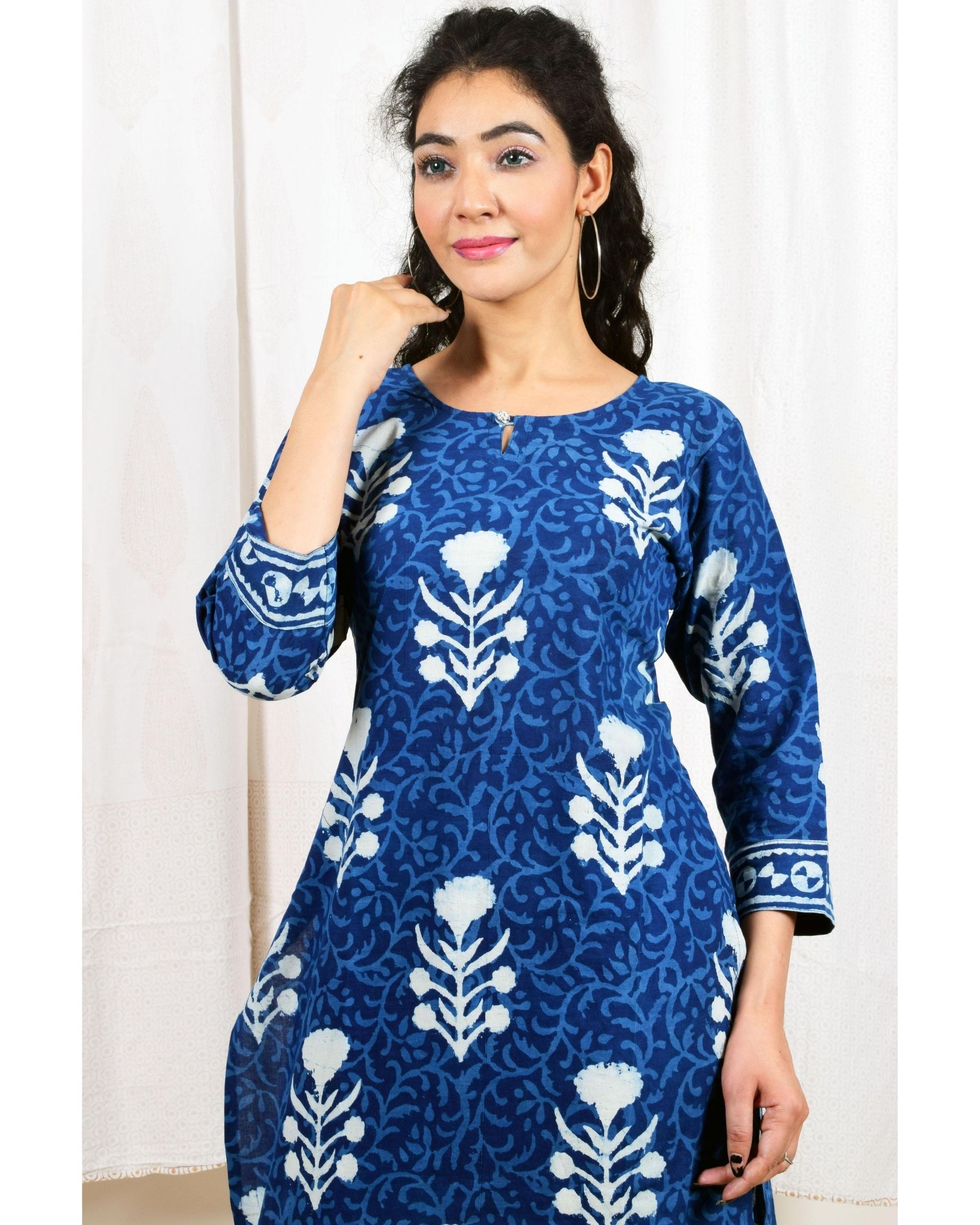 Indigo and white floral printed kurta and fish cut pants with dupatta ...