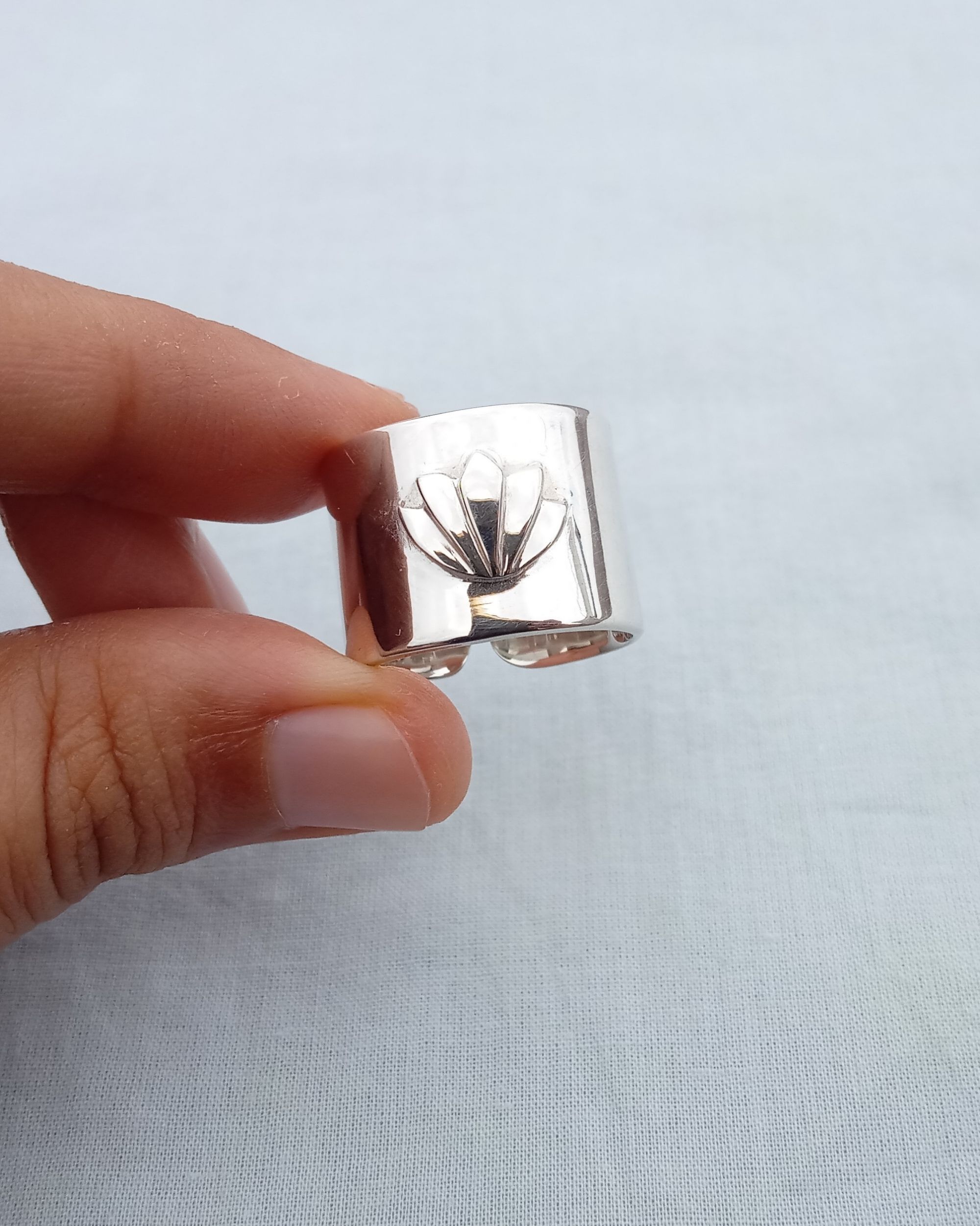 Small lotus band ring by Zectangle | The Secret Label