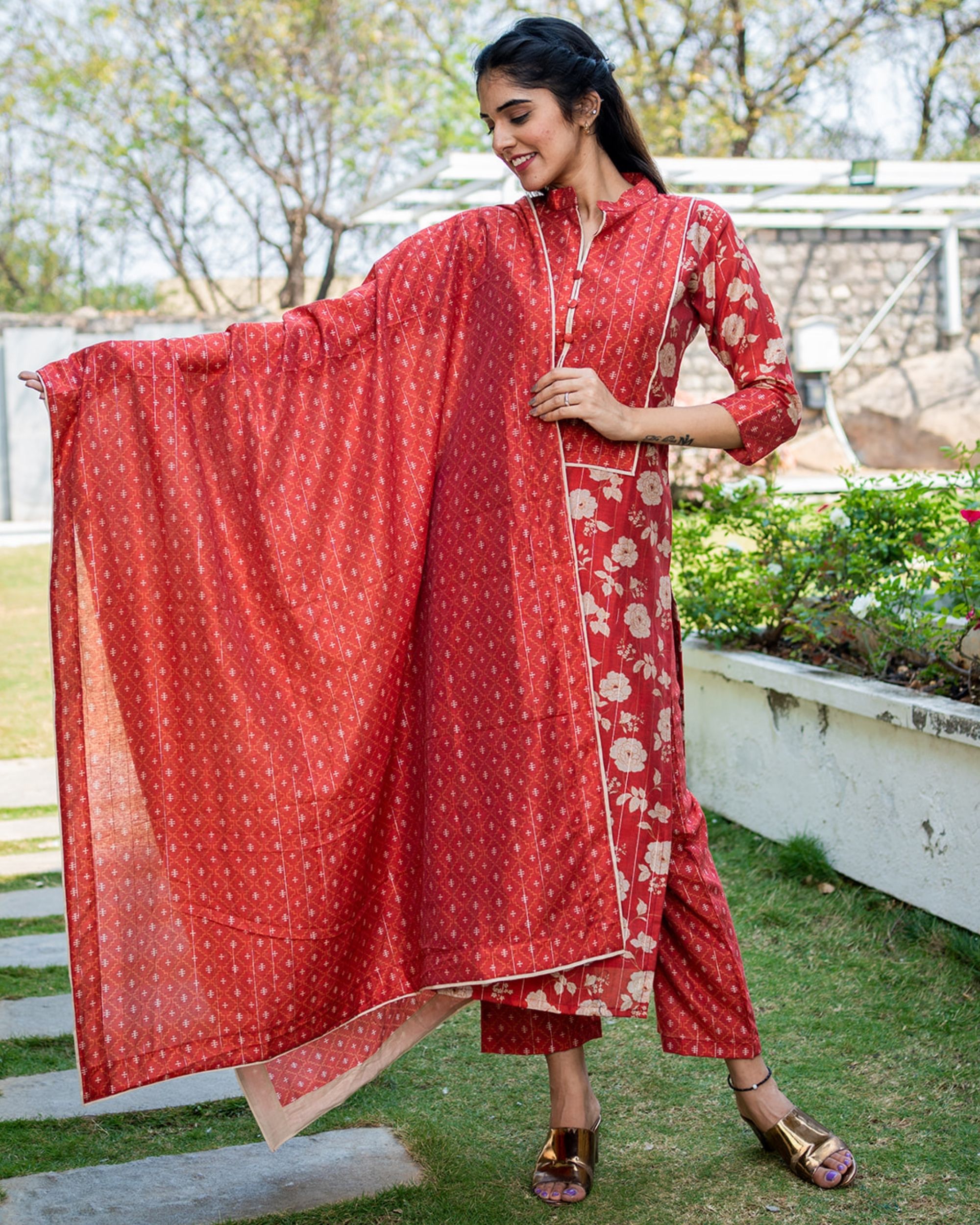 Red chanderi floral suit set - set of three by Desi Doree | The Secret ...