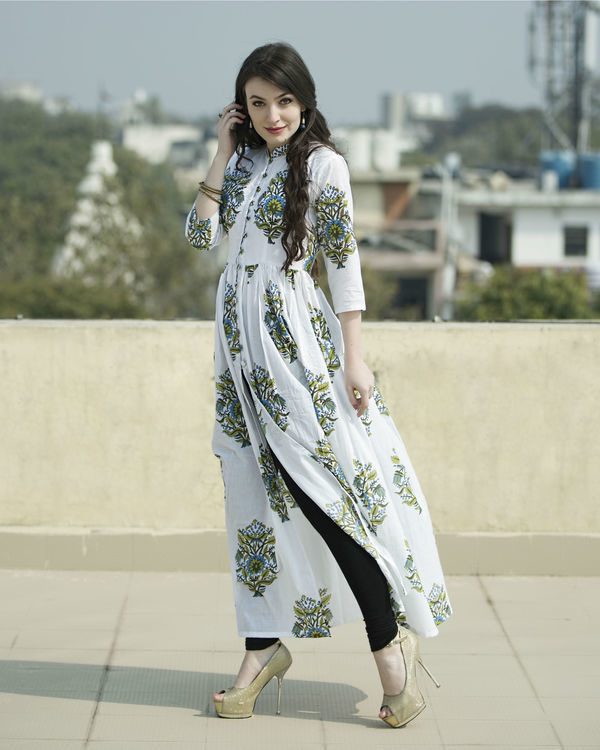 Paisley printed cape by Desi Doree | The Secret Label