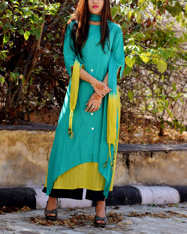 Dual toned buttoned tunic with stole by Keva | The Secret Label