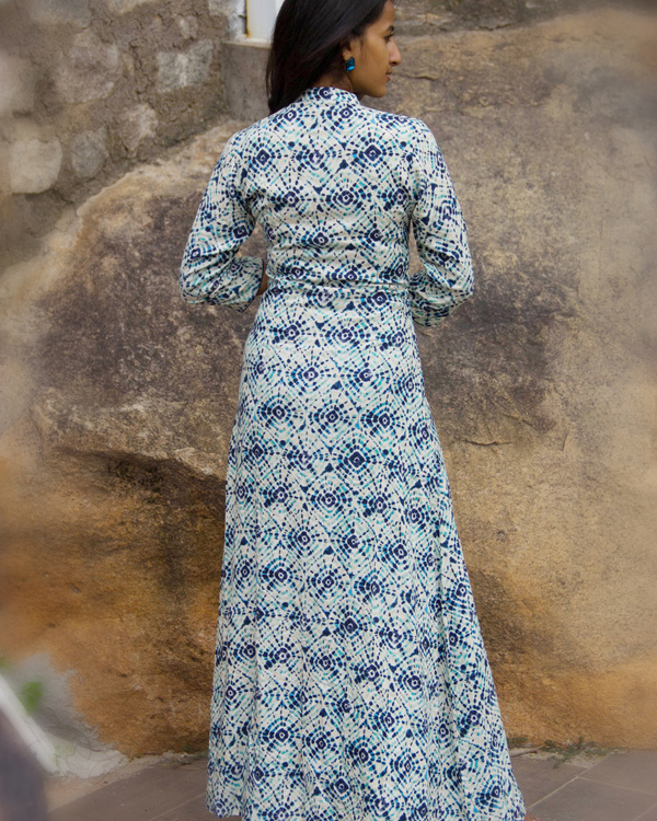 Pearl and sapphire straight cape by Desi Doree | The Secret Label