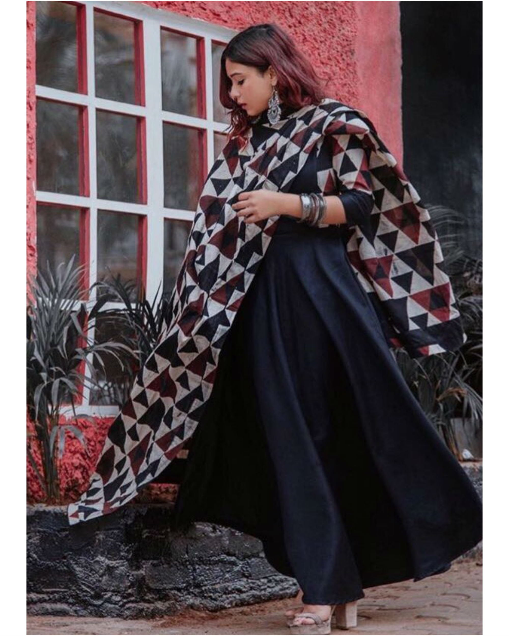 Black triangle print dress with dupatta by Tie & Dye Tale | The Secret ...