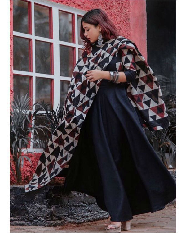 Black triangle print dress with dupatta by Tie & Dye Tale | The Secret ...