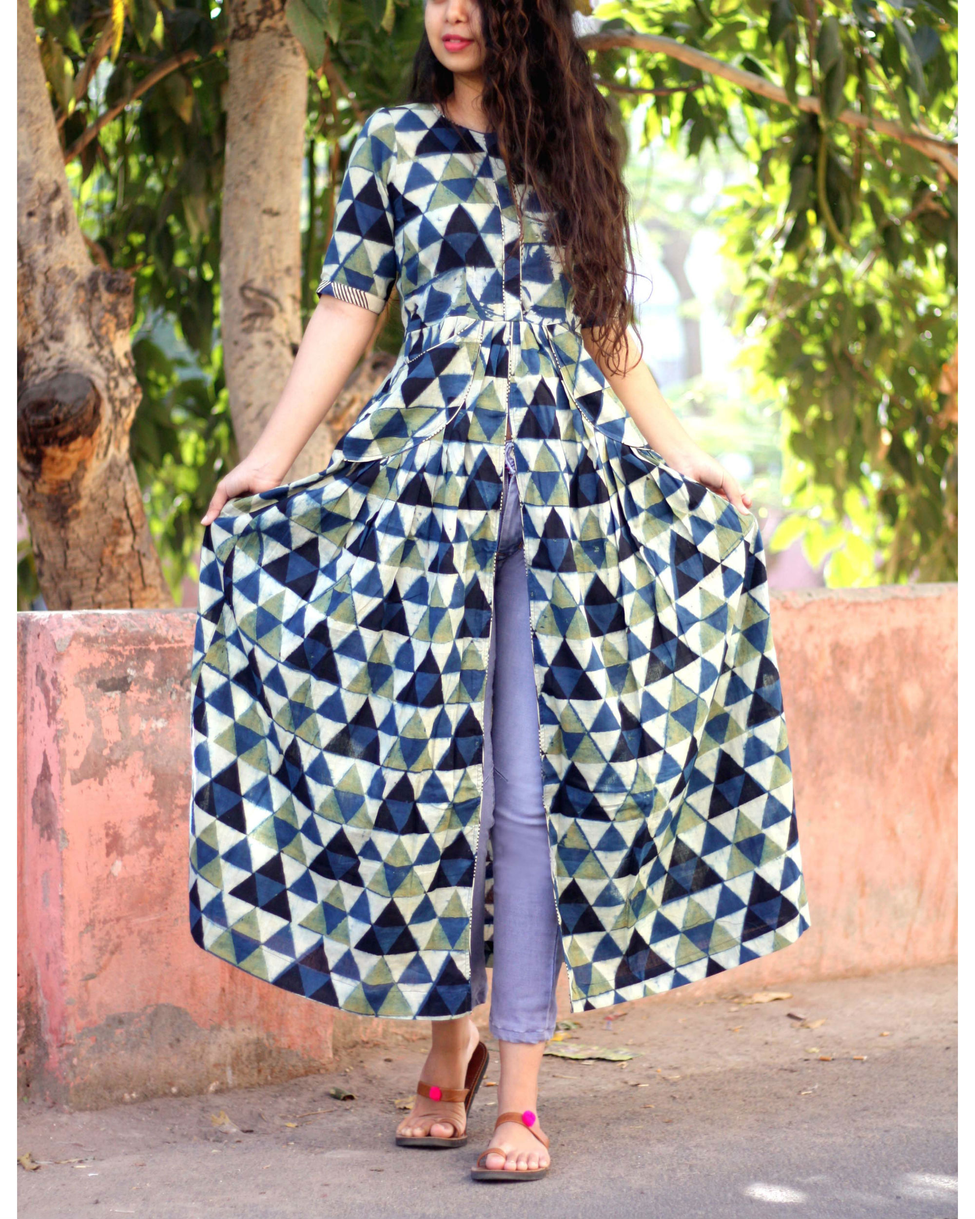 Triangle print cape by Label Shivani Vyas | The Secret Label